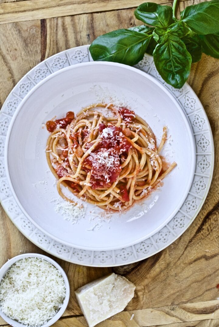 Authentic Italian Tomato Sauce Recipe (Sugo al Pomodoro) - CucinaByElena