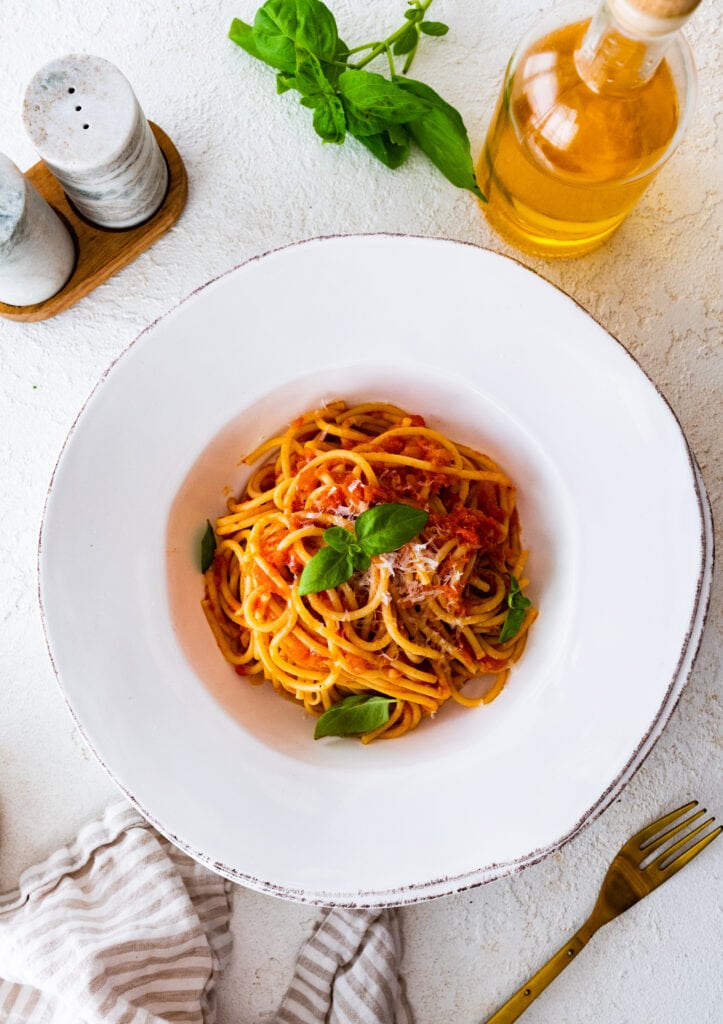 Sugo al Pomodoro (Authentic Italian Tomato Sauce) - CucinaByElena
