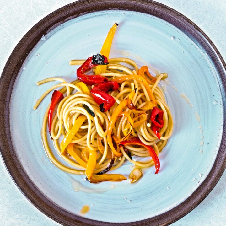 Easy Roasted Peppers and Garlic Pasta Recipe - Cucina by Elena