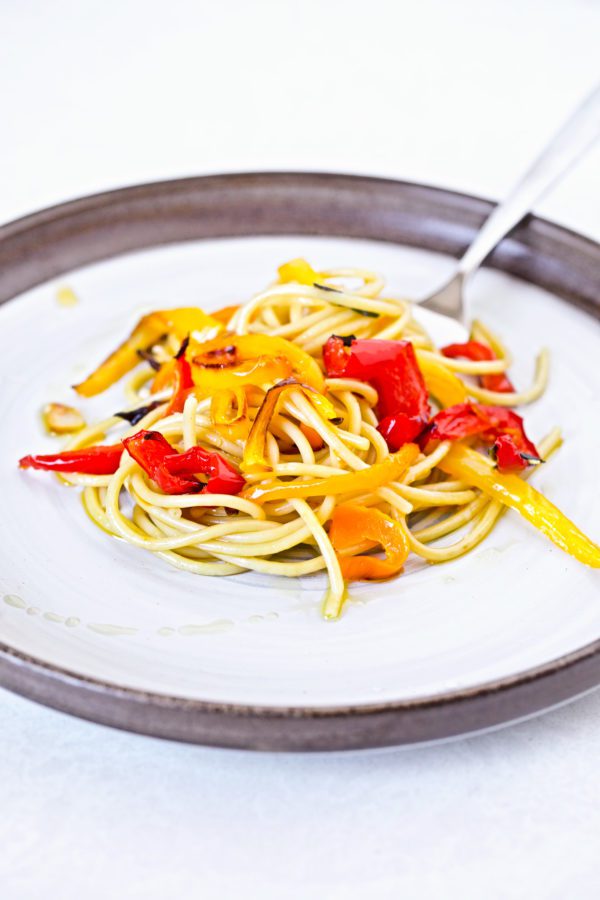Easy Roasted Peppers and Garlic Pasta Recipe - Cucina by Elena