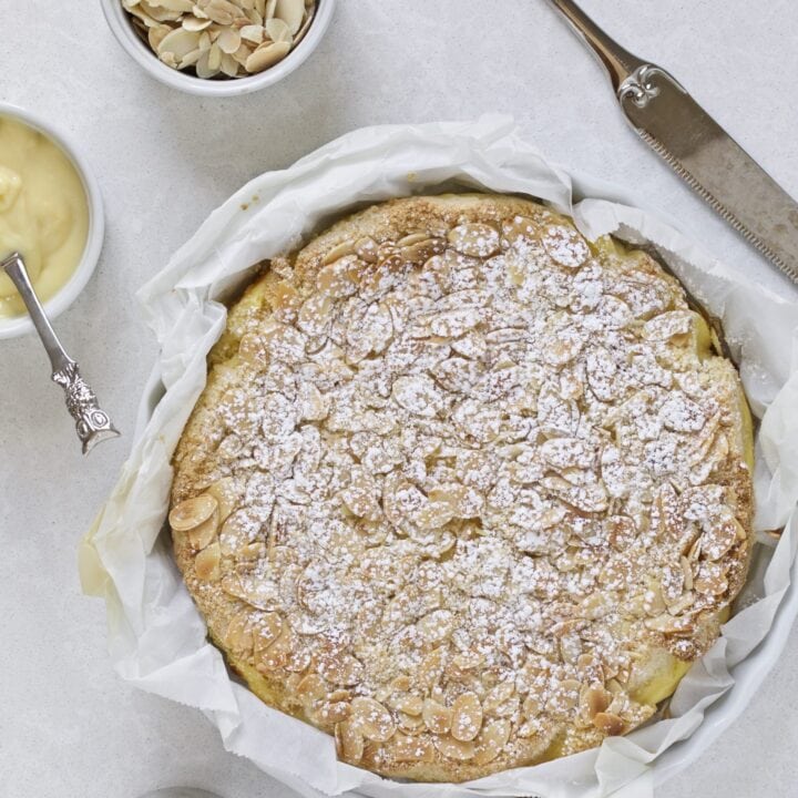 Italian Cream Crumb Cake (sbriciolata alla crema) - Cucina by Elena