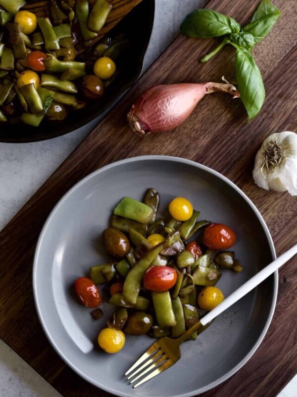 Italian Flat Green Beans Recipe (with Tomatoes and Garlic) - Cucina by ...