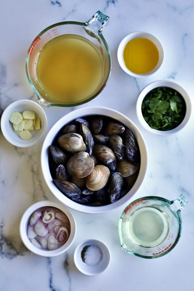 Steamed Mussels and Clams Recipe (with Wine and Garlic) - CucinaByElena