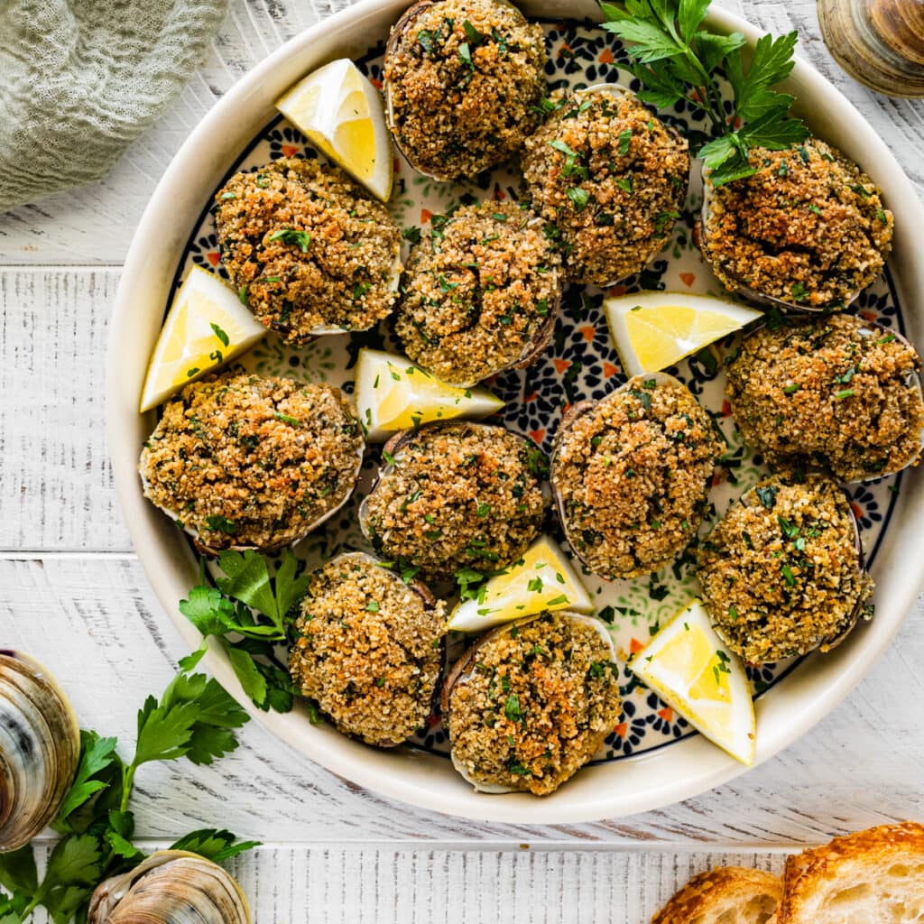 Baked Italian Stuffed Clams (Clams Oreganata) - CucinaByElena