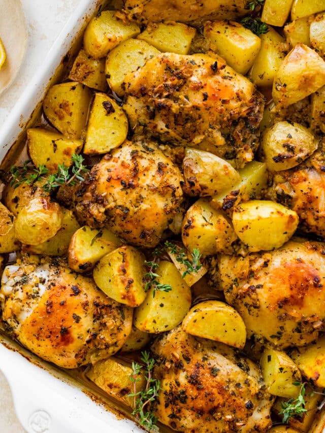 Crispy Oven Roasted Potatoes Recipe (Easy and Best!) - Cucina by Elena